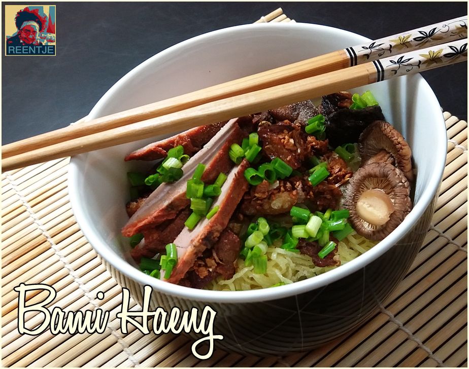 Bami Haeng Moo Krob/Daeng (bami met geroosterd vlees) – Tante Reentje's ...